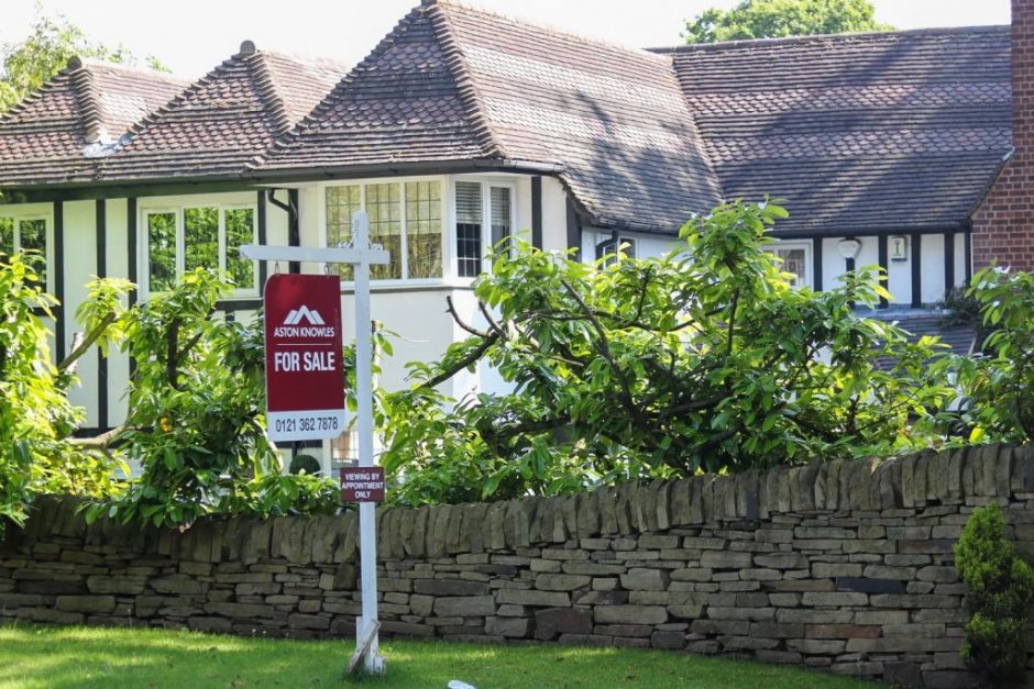 HASELOUR HALL – AN EXTRAORDINARY TUDOR RESIDENCE STEEPED IN HISTORY ...